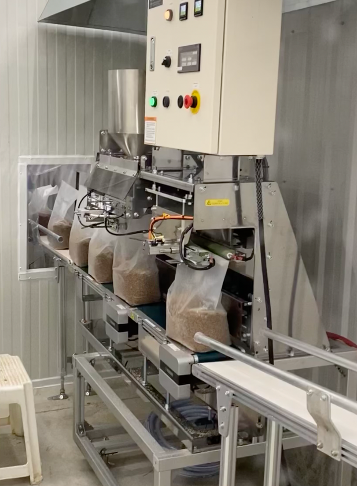 Spawning and Sealing Machine